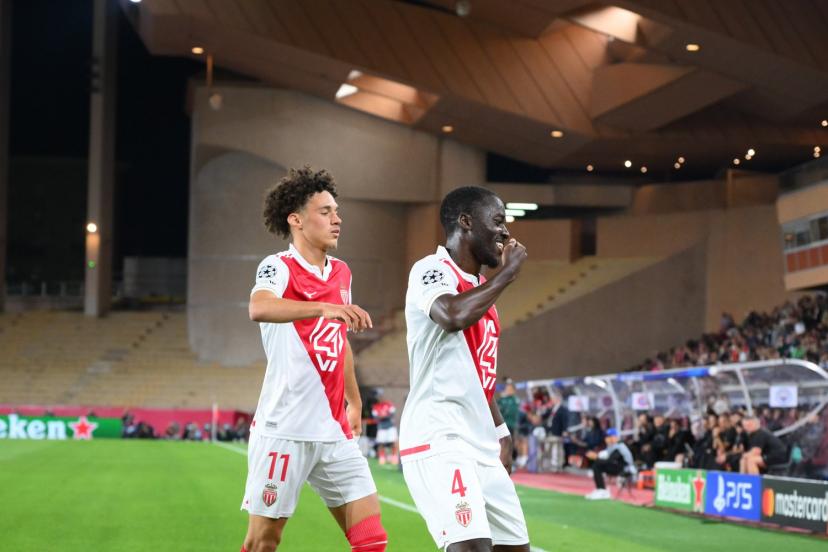 La frappe surpuissante de Jordan Teze avec Monaco contre Manchester ...