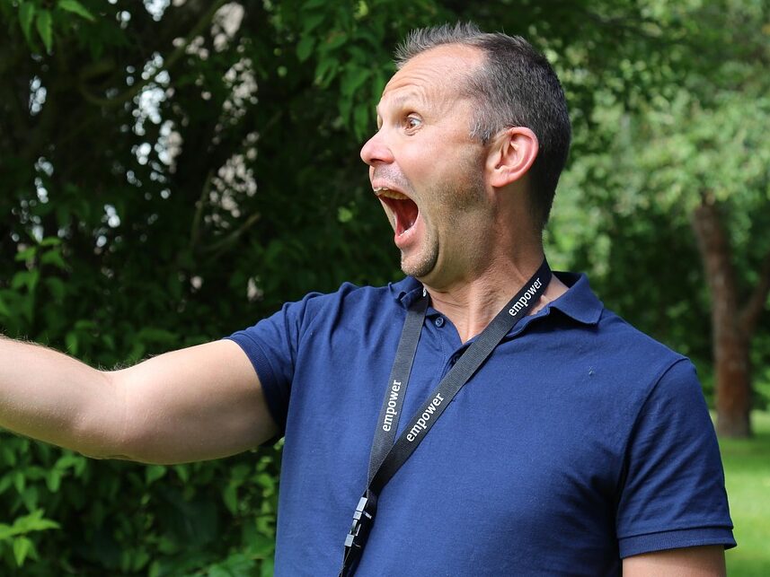 15 Annoying Neighbor Habits That Drive People Crazy
