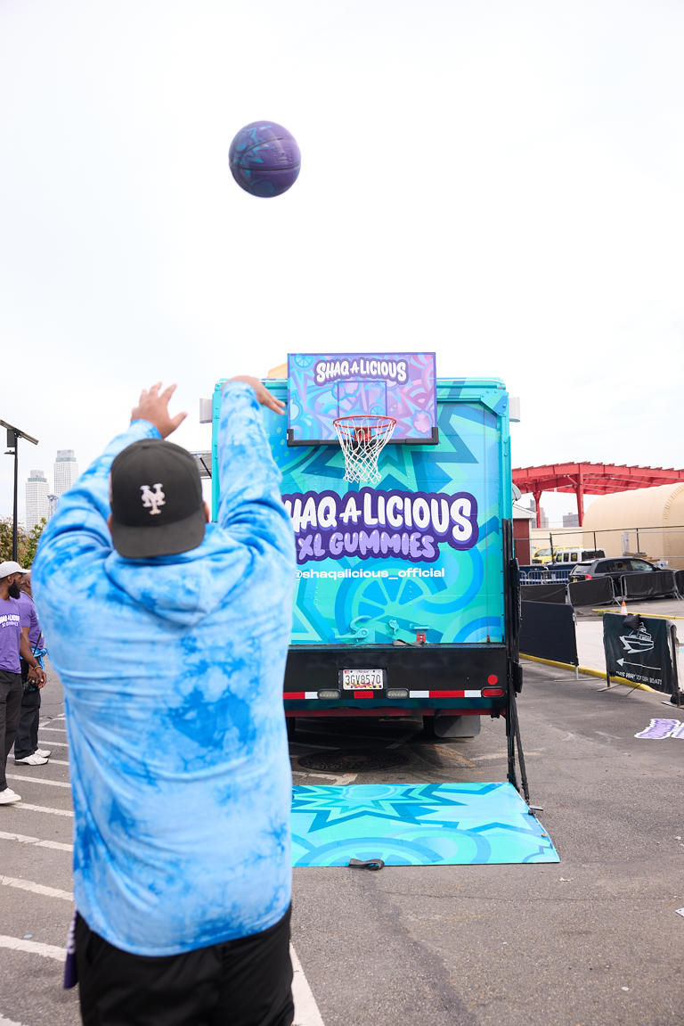 Shaquille O’Neal surprises fans with exclusive sneakers, taking to NYC ...