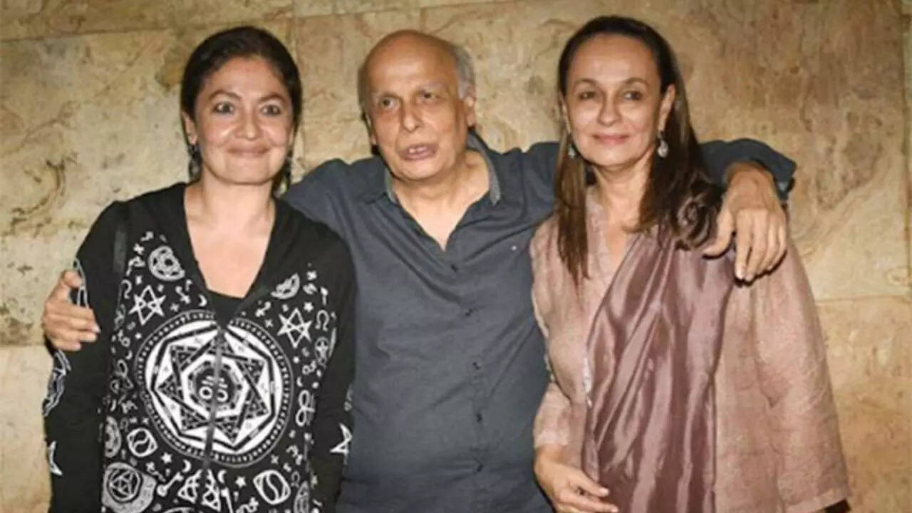 Mahesh Bhatt breaks down recalling how Pooja Bhatt handled his affair ...