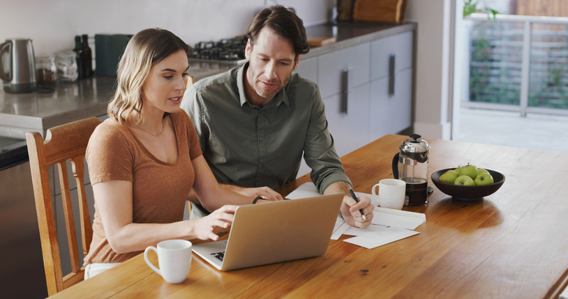 Financial Advisor for Stock Market: Services and Examples