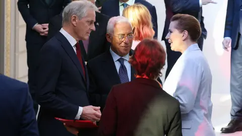 Orbán y Tusk chocan en Copenhague: Hungría cuestiona la defensa de Ucrania