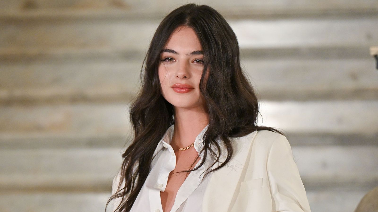 Deva Cassel (21 ans) rayonne avec sa nouvelle coupe au défilé Dior, elle ressemble plus que ...