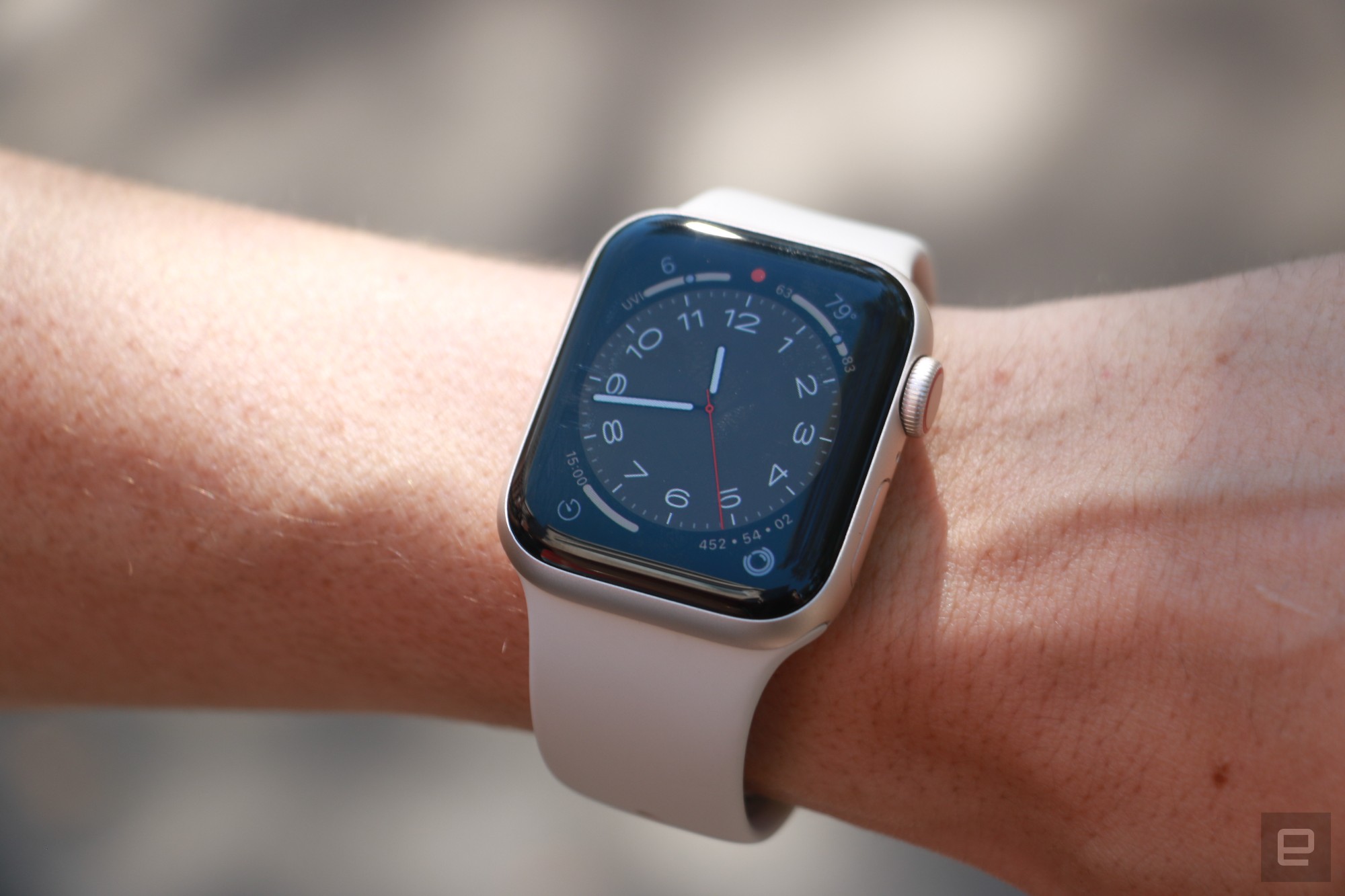 The second-gen Apple Watch SE drops to a record-low price ahead of ...