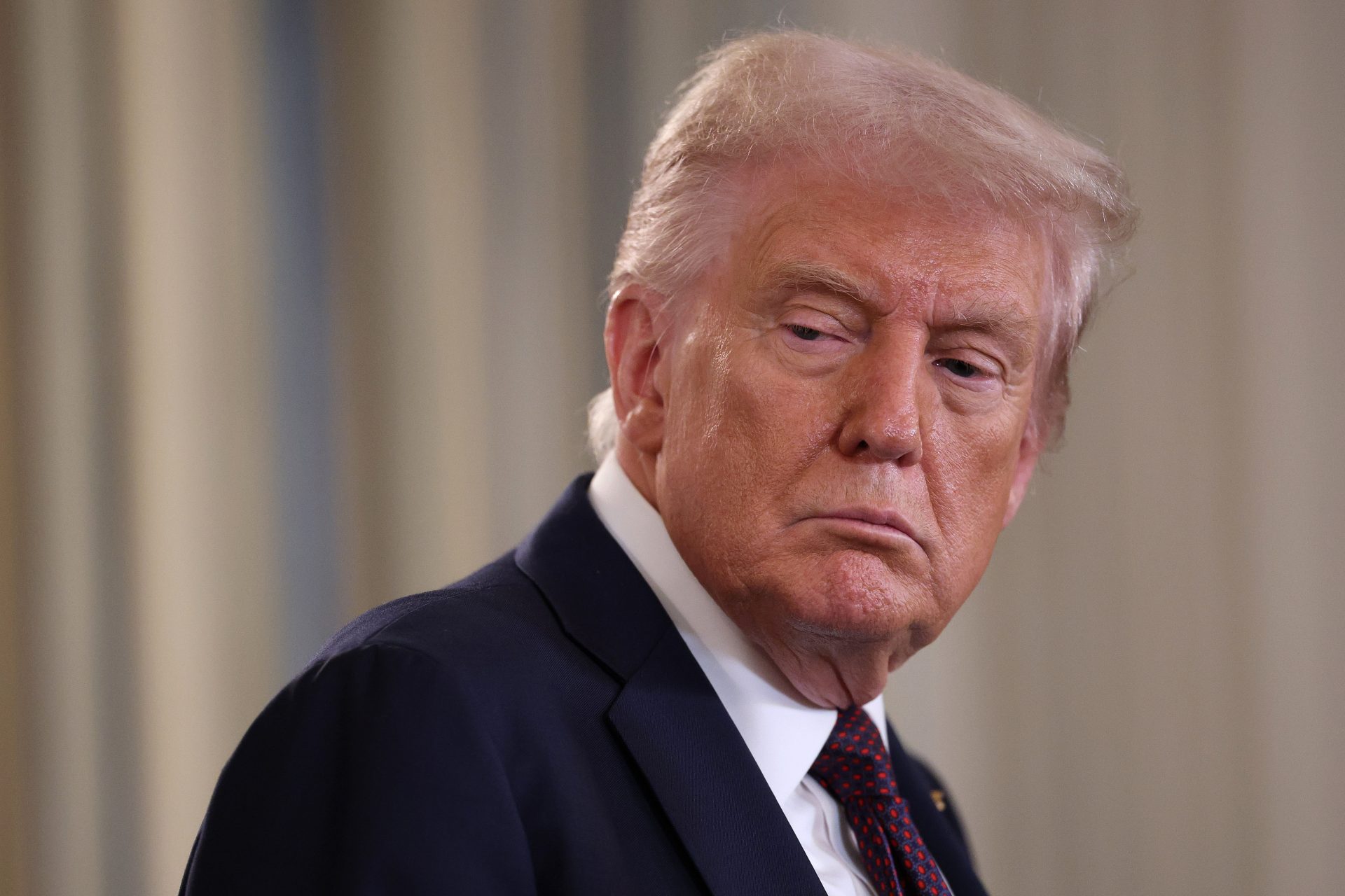 Trump and a former mob boss: The controversial photo explained