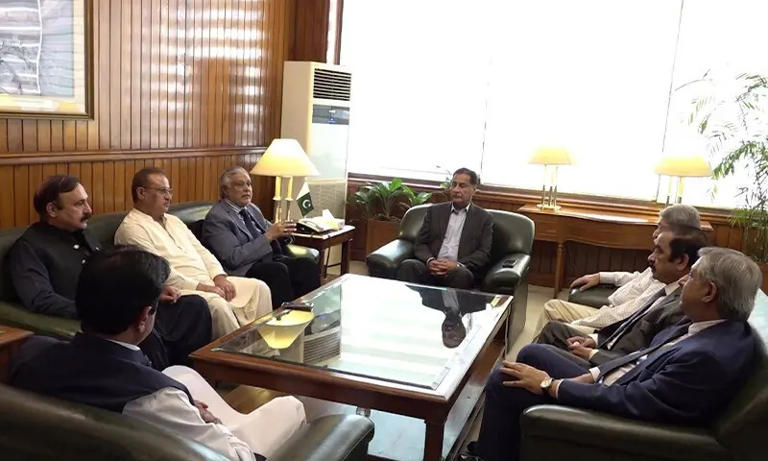 PML-N, PPP agree to ease tensions, resolve issues through dialogue