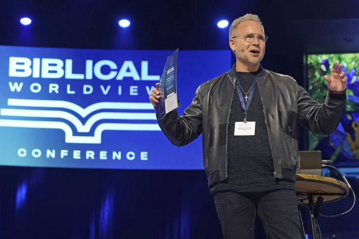 Megachurch heralds 'new movement of Christian thinkers' as thousands attend apologetics conference