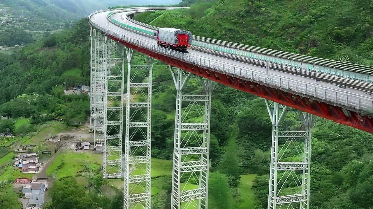 China’s Tallest but Scary Highway Built Over its Largest City