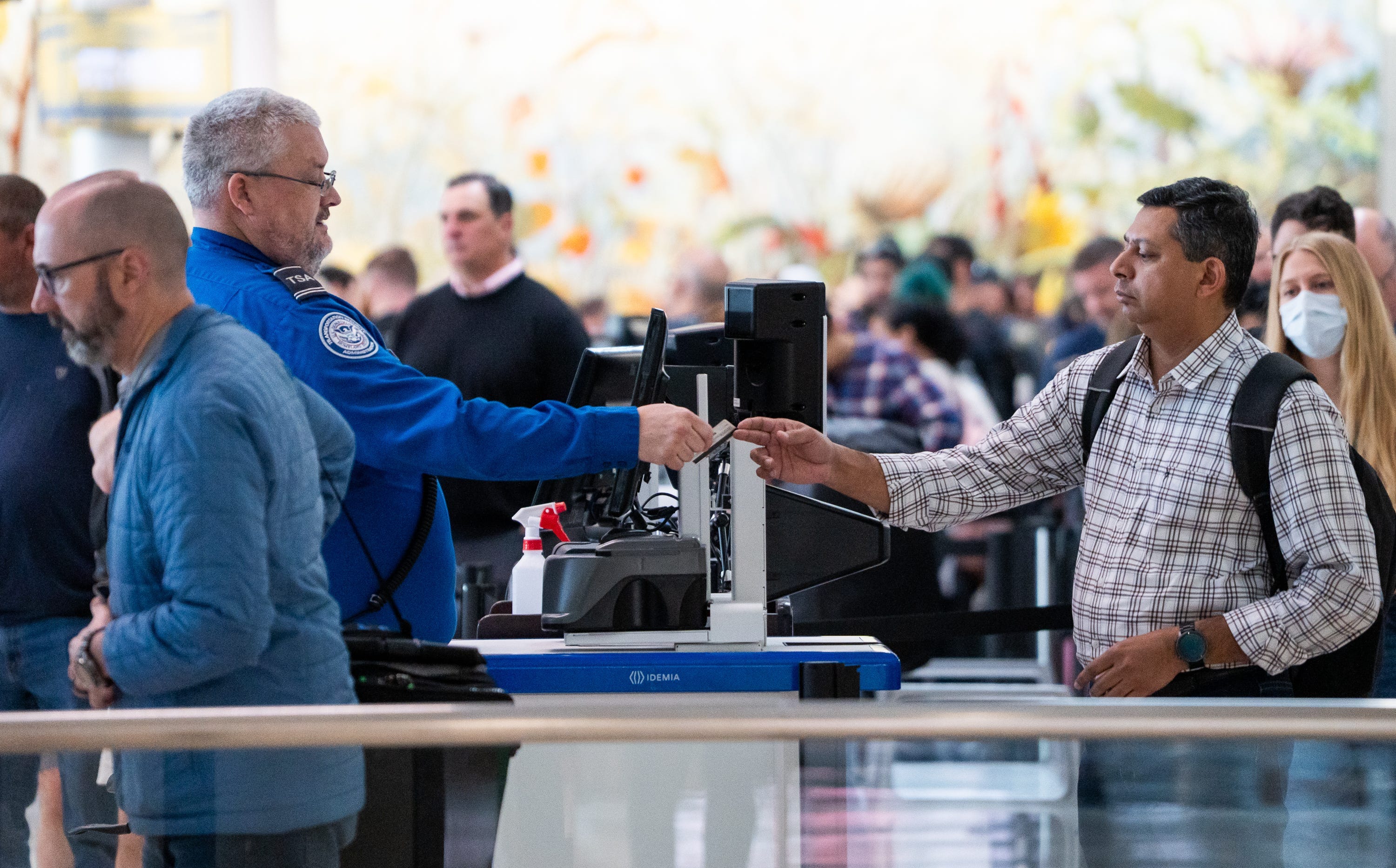 Is TSA still operating during the shutdown? What air travelers need to ...