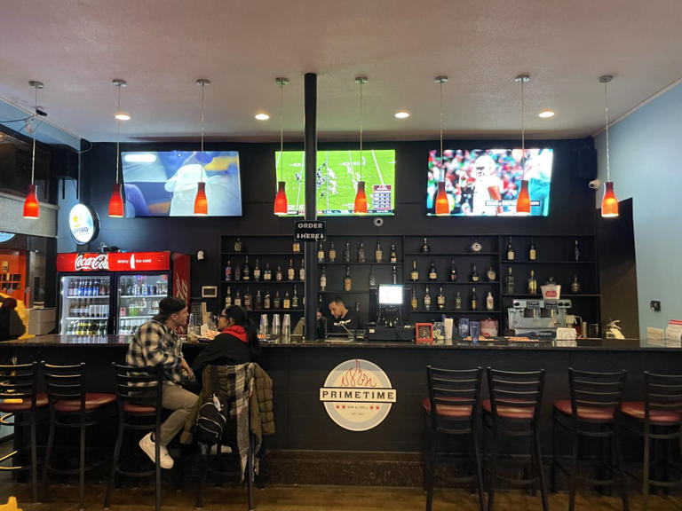 The best Chicago sports bars that also serve great food