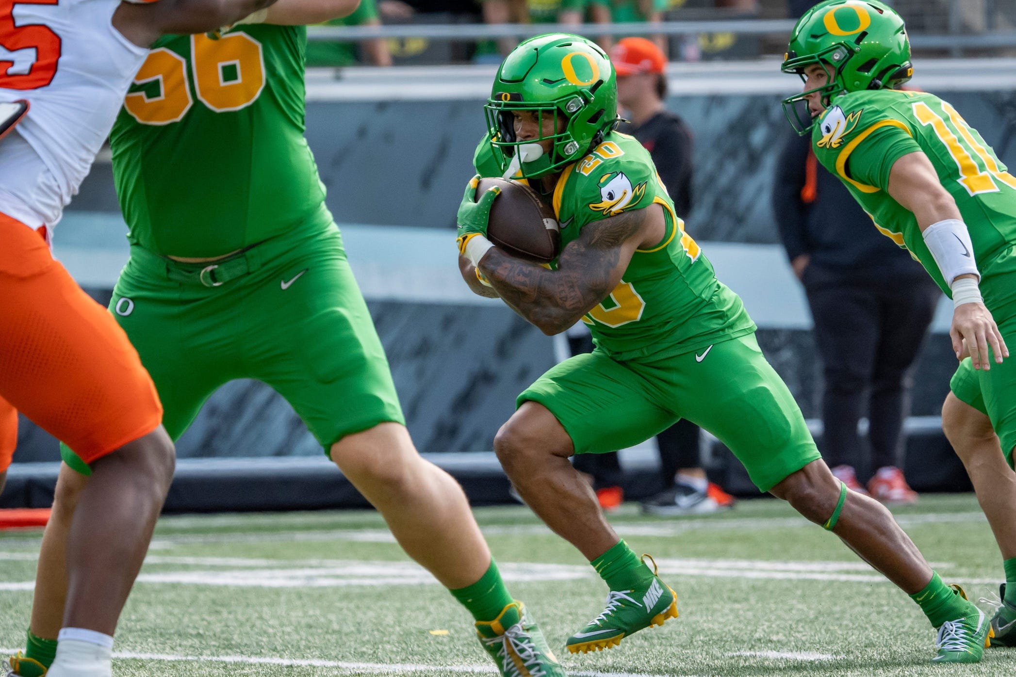Oregon RB Makhi Hughes to utilize redshirt, per Dan Lanning