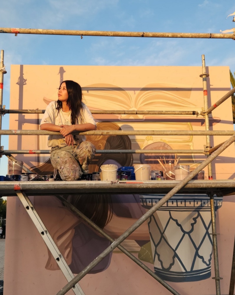 Street art : Fatima Ezzahra Khilad (Tima) fait voyager le vase de Safi à travers le monde [Portrait]