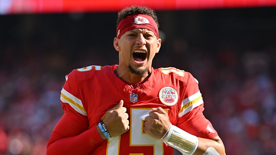 Mahomes reclaims weekly award after first 4-touchdown game in years
