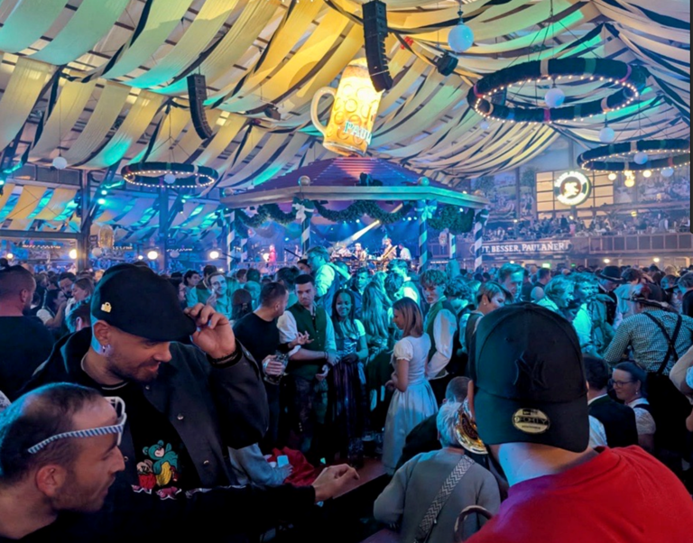 Bomb threat temporarily closes Oktoberfest in Munich; suspect dead ...