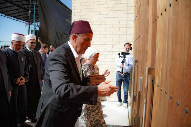 Opening of Iowa mosque becomes a celebration of refugees' resilience ...