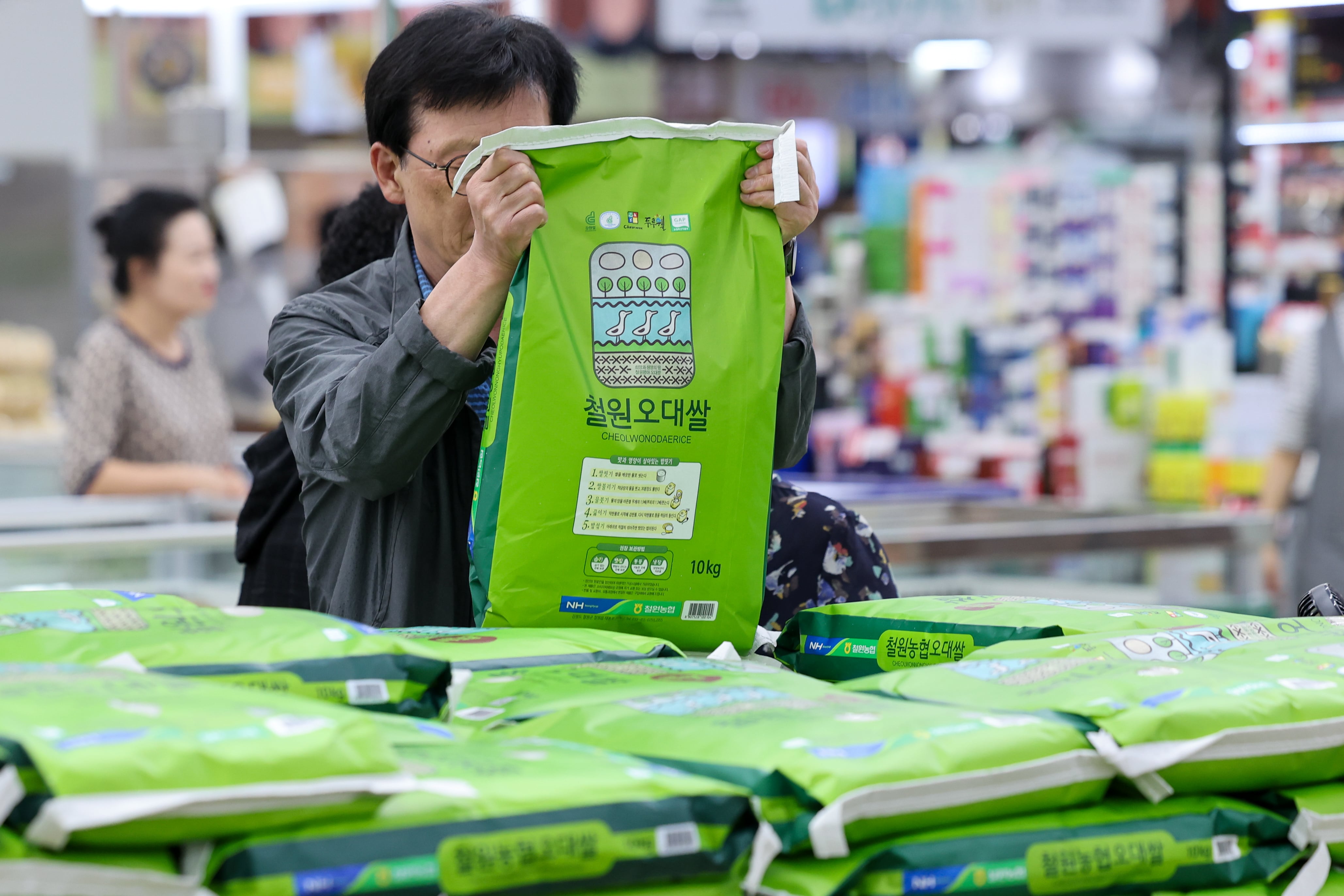 Rice, Bread Prices Surge as Inflation Returns to 2.1%