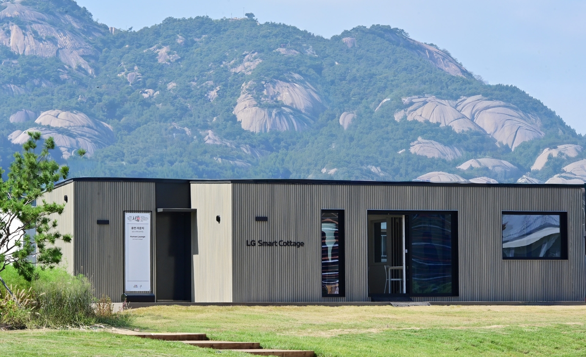 LG Electronics unveils new smart housing models