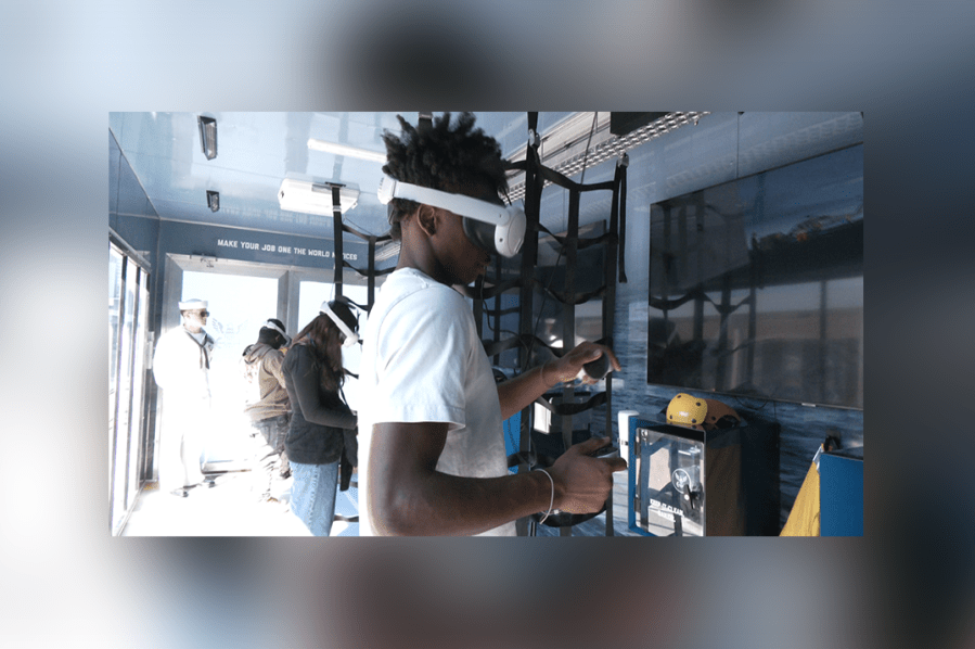 Navy showcases VR equipment to Tyler ISD students