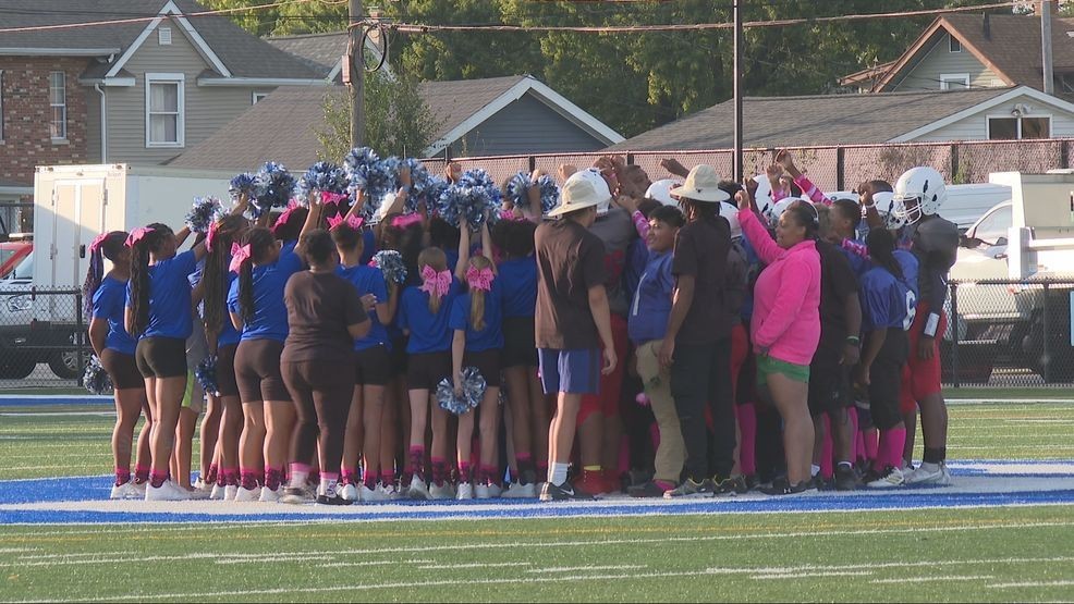 Local middle school football teams come together to raise cancer awareness