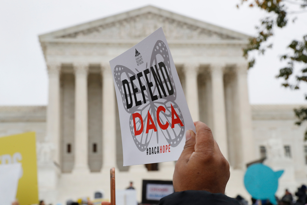 Federal government could resume taking DACA applications for permits to ...