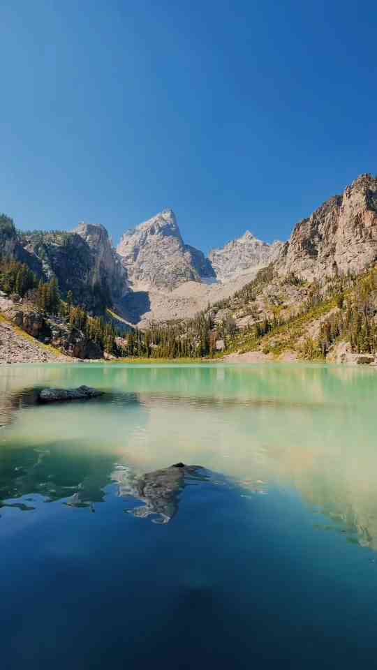 Living the Dream Life – Travel & Adventure Vibes