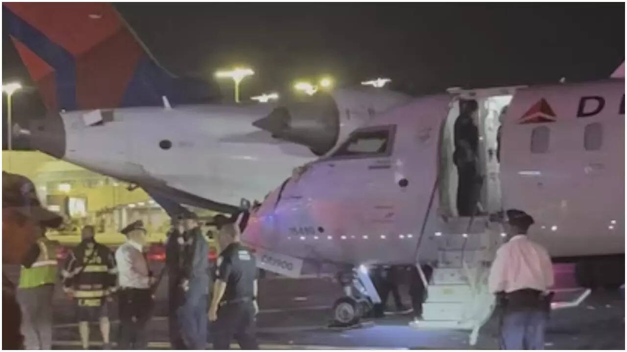 Two Delta planes collide while taxiing at LaGuardia Airport in New York ...
