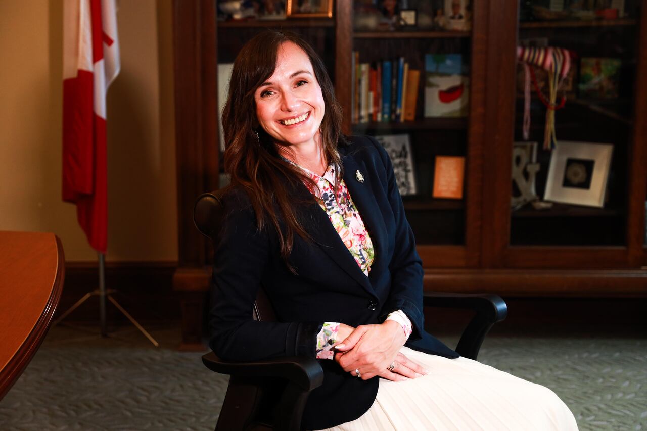Manitoba cabinet minister speaking out after life-threatening sepsis scare