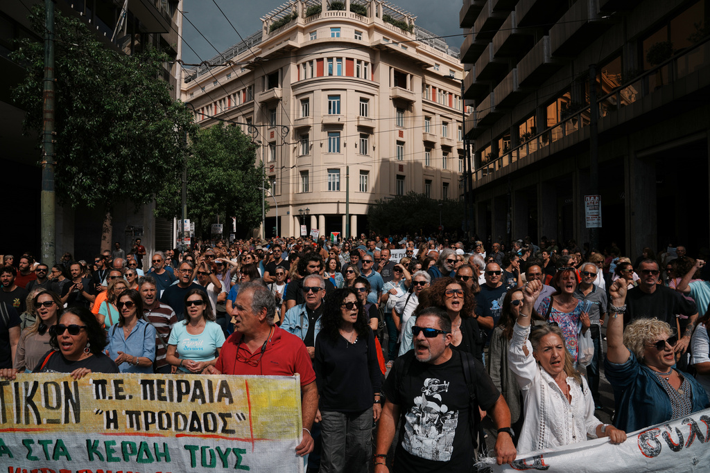 Thousands march in Greece against labor law changes, disrupt services ...