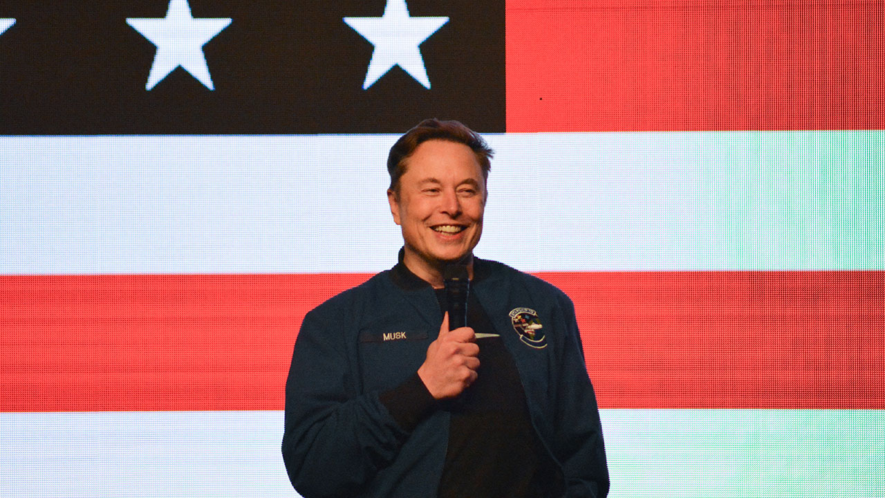 Elon Musk makes history as first person ever to hit $500B net worth ...