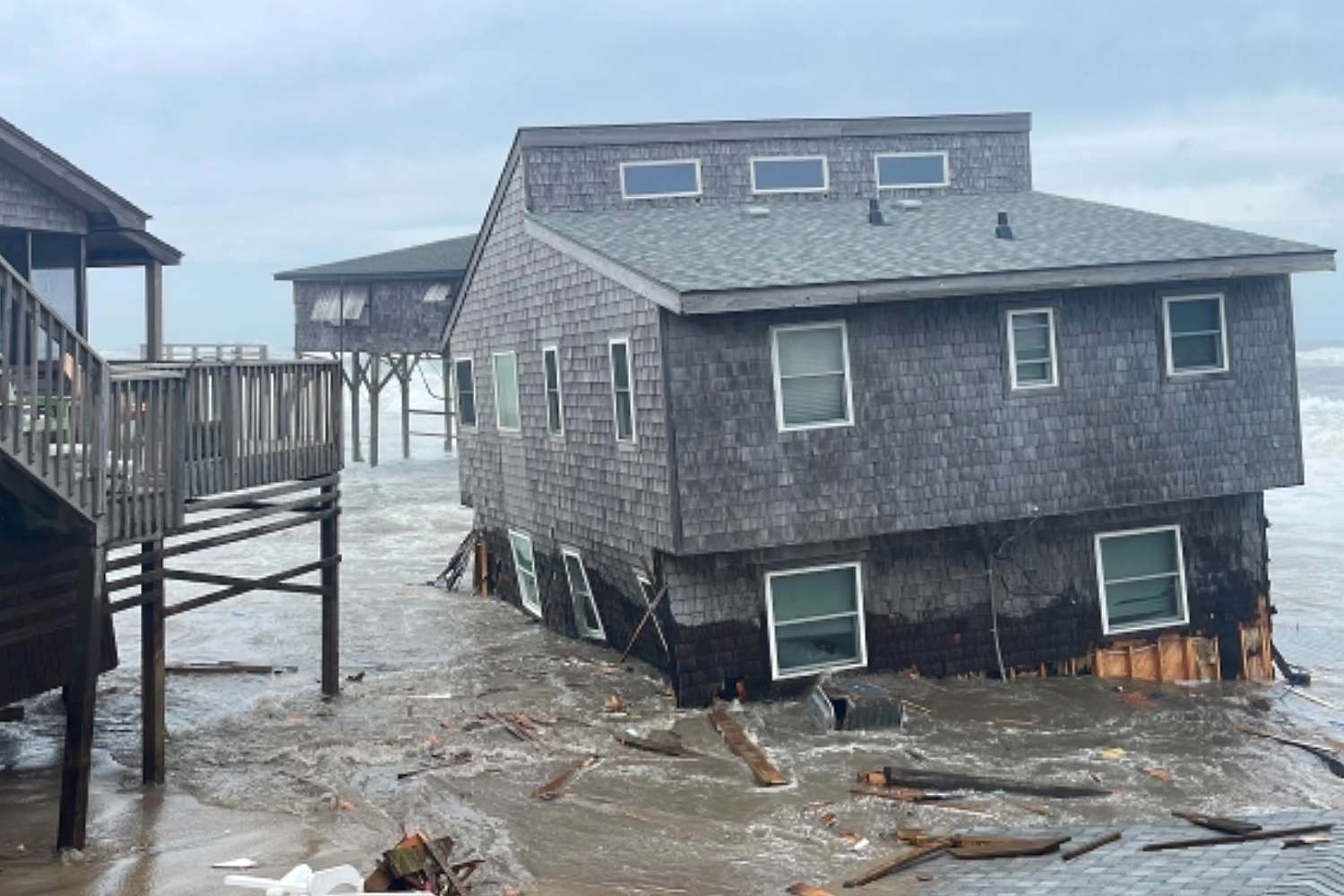 6 Beachfront Properties Collapse into the Ocean as Storms Batter the ...