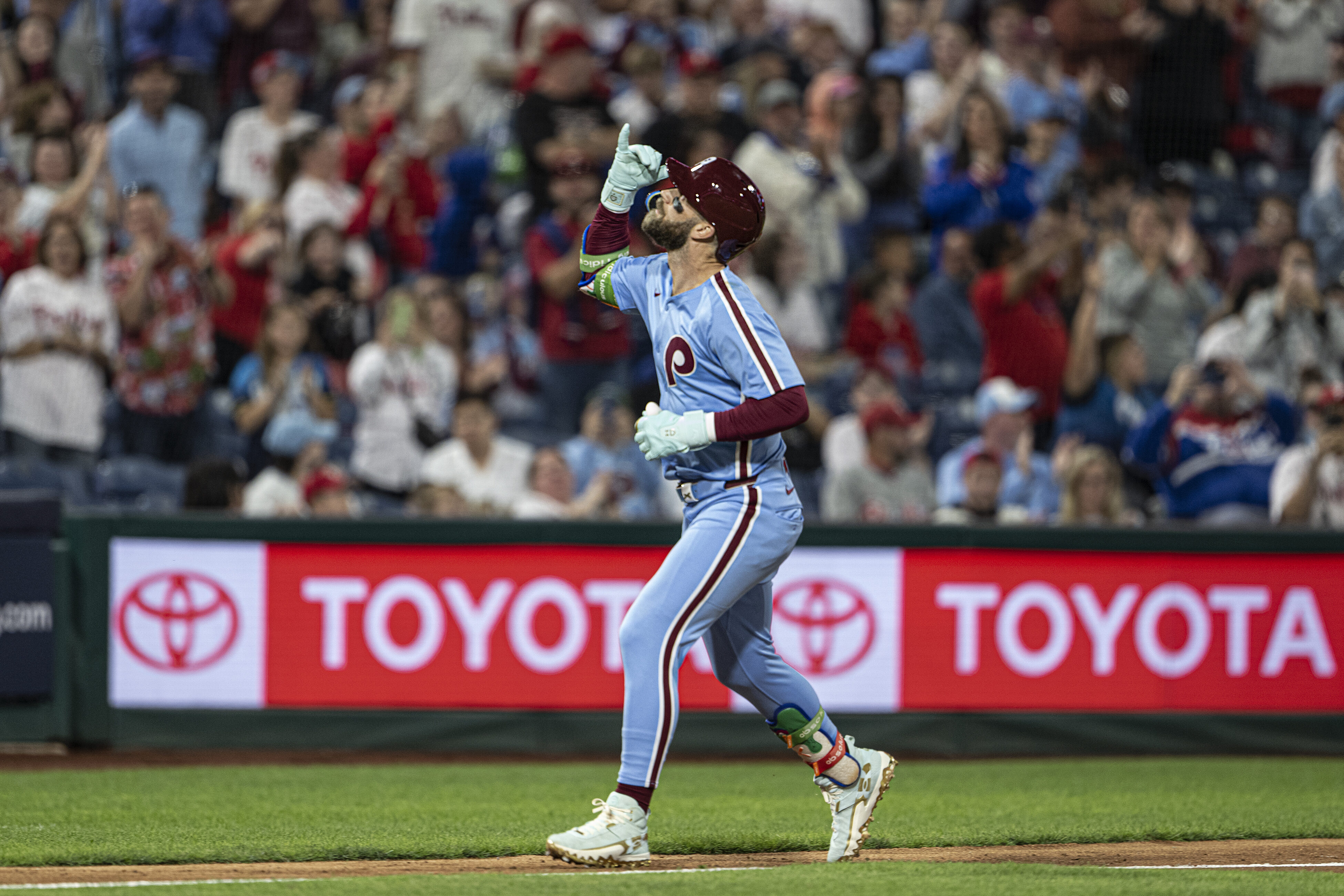 Phillies’ intrasquad game draws more fans than the Guardians’ wild-card ...