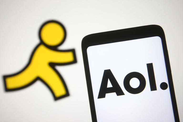 AOL Shuts Down Dial-Up for Good — But Tributes Pour in for the ...