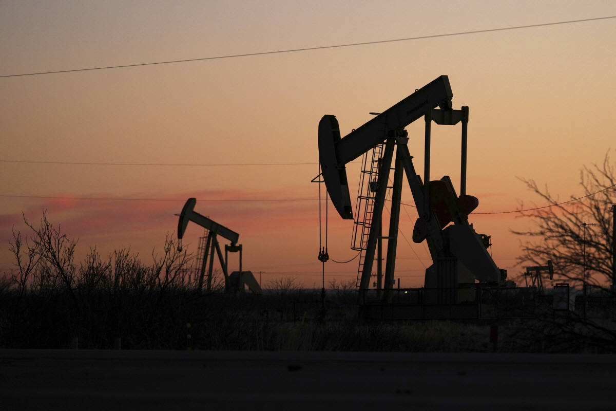 [상보] 국제유가, 4%대 급락…OPEC 공급 과잉 전망 탓