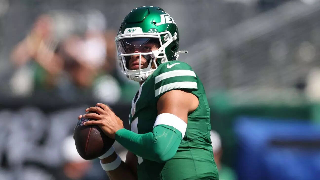 "Everybody has to be on the same page": Justin Fields pushes Jets to ...