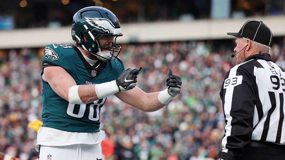 Eagles TE Dallas Goedert pops up on injury report with knee issue