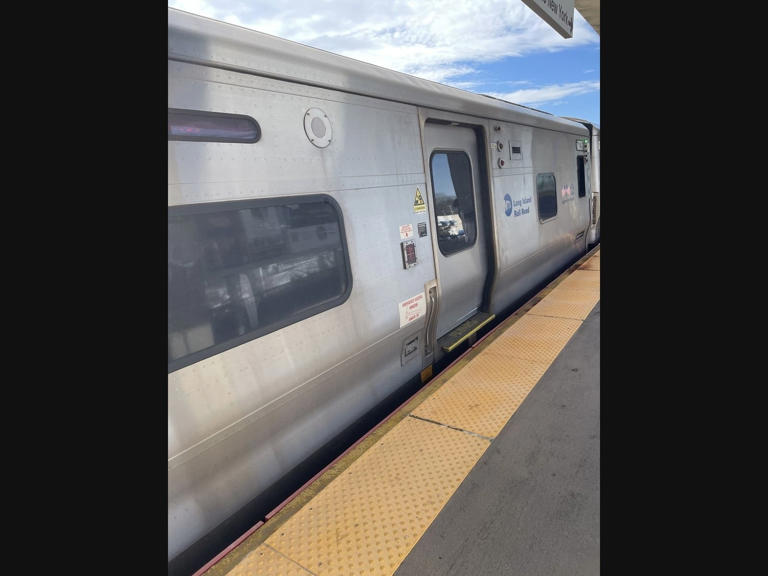LIRR Announces Fare Hikes, Discounts To Start In January