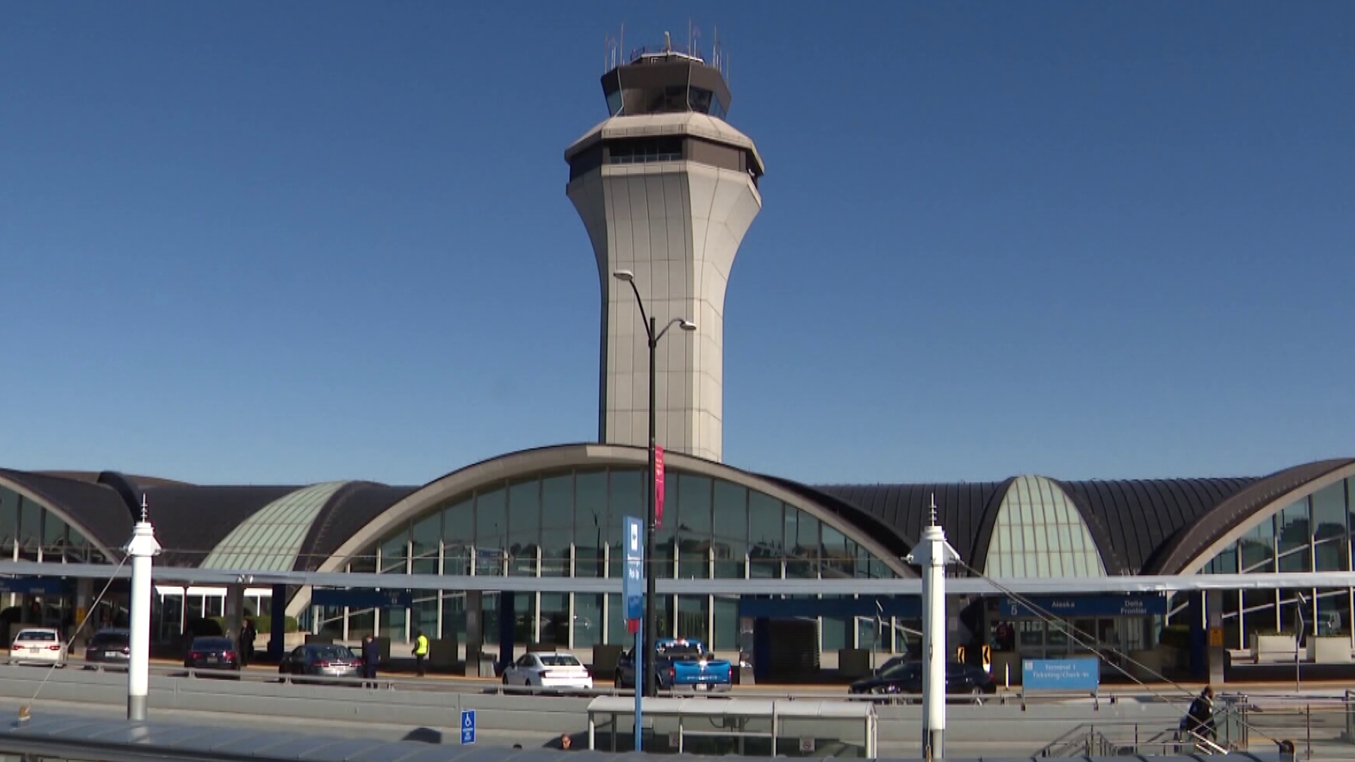 FAA announces flight reductions amid shutdown; St. Louis impact unclear