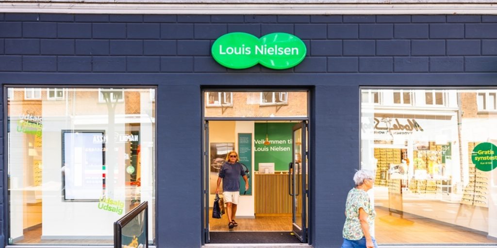 Louis Nielsen åbner dørene efter lukketid: Giver gratis briller væk den ...