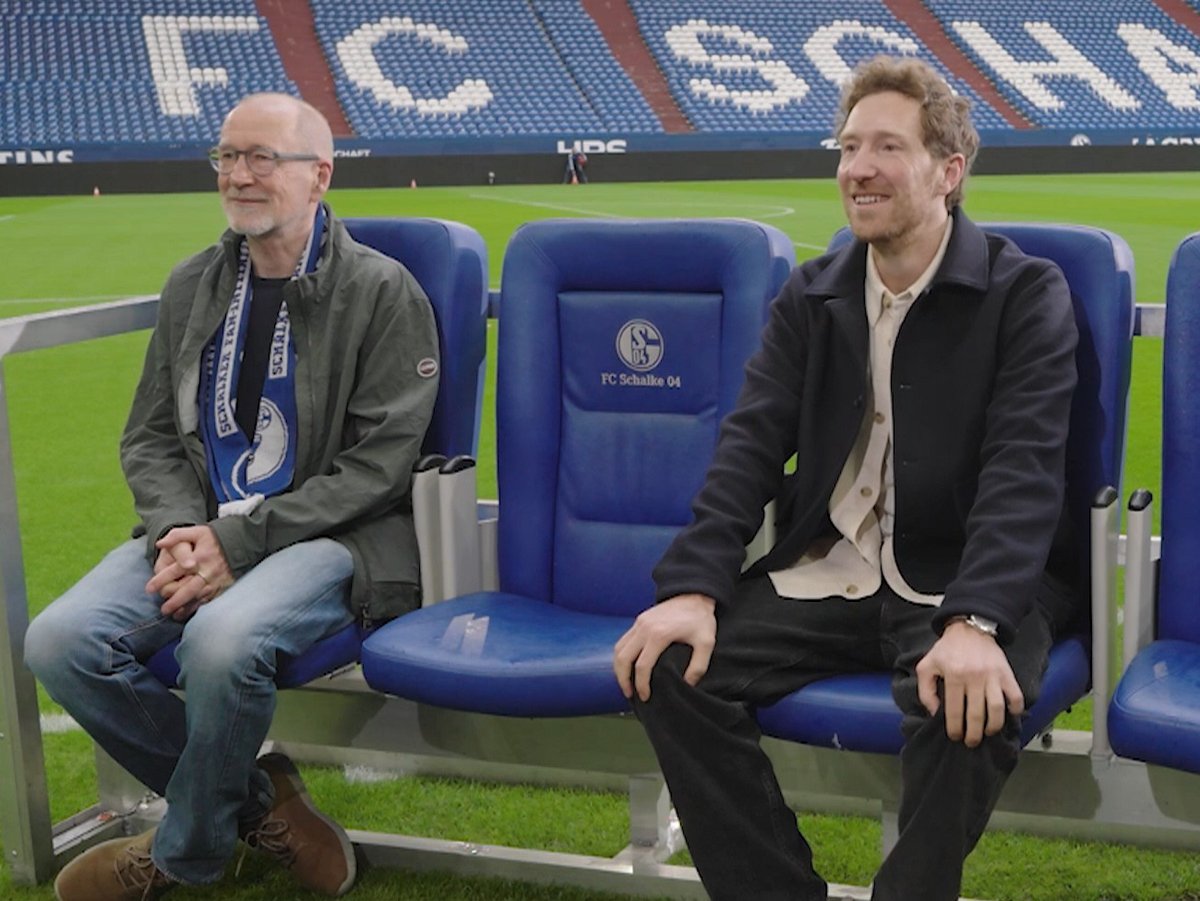 "Verstehen Sie Spaß?": Louis Klamroth triezt Vater Peter Lohmeyer