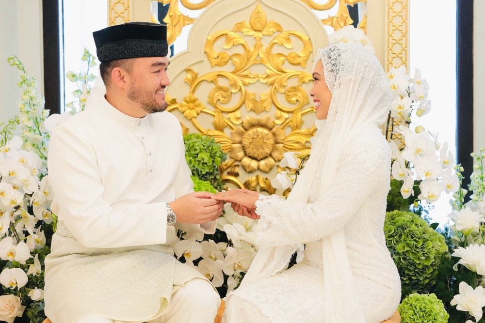 Raja Muda Selangor Tengku Amir Shah weds Afzaa Fadini in private ...