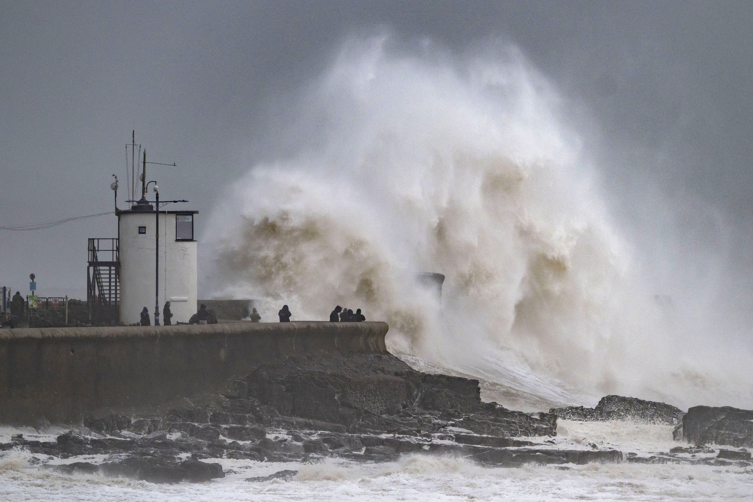 Storm Amy to lash UK with gales and heavy rain