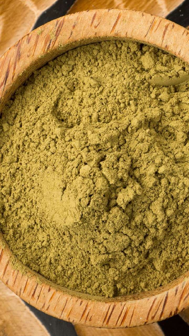 Stepwise Guide To Prepare Henna Oil At Home For Black Hair