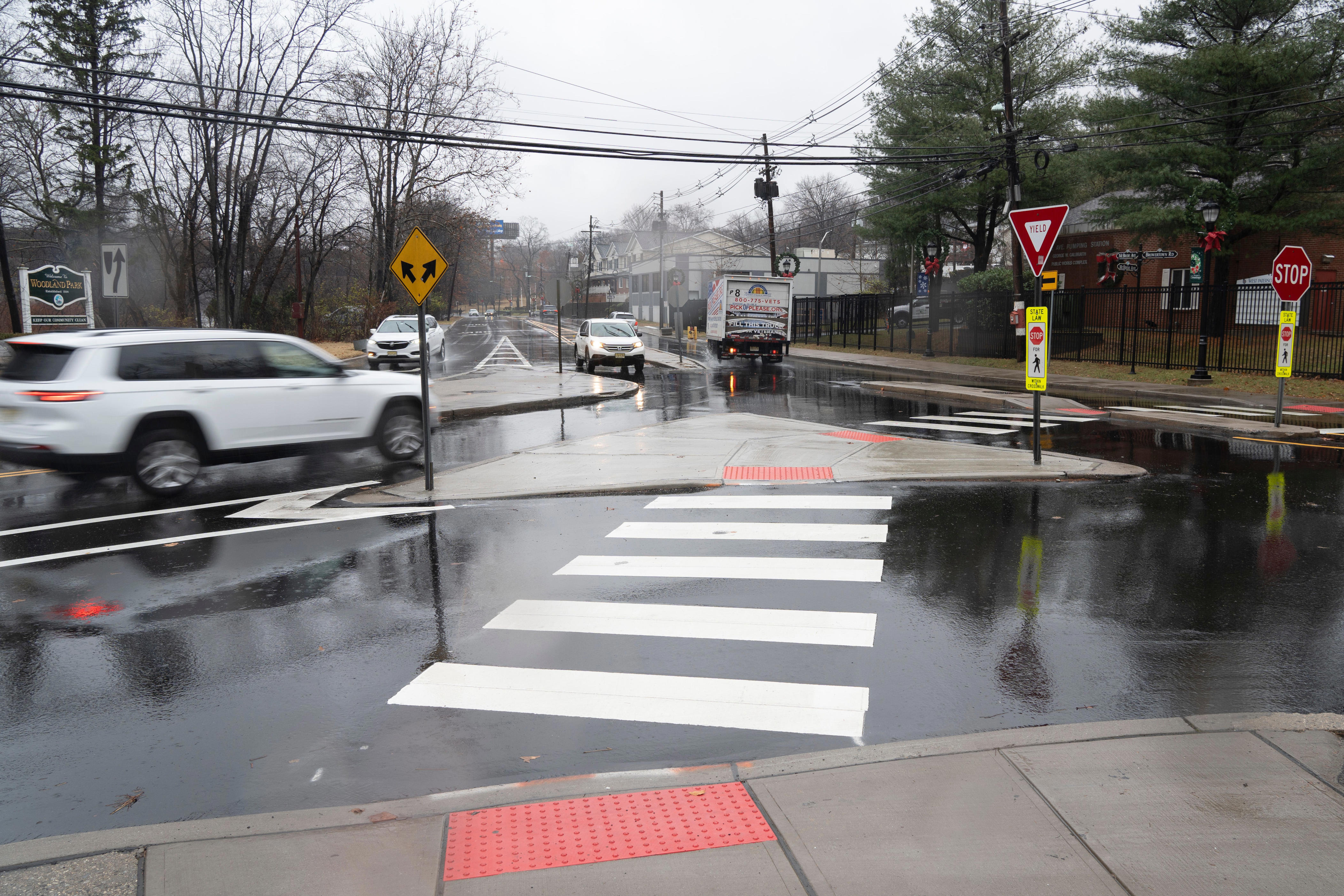 Roundabouts and traffic circles can be confusing. Here's how to ...