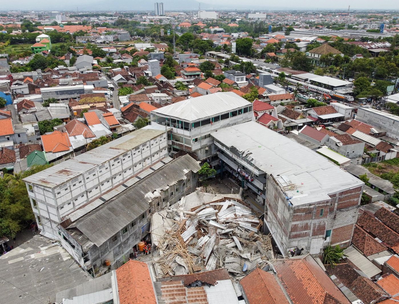 Lebih Dari 50 Nyawa Melayang, BNPB Sebut Tragedi Ponpes Al Khoziny ...