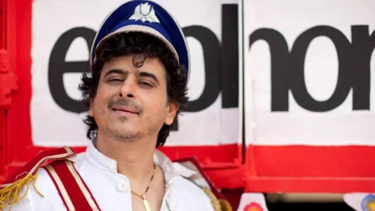 From MBBS doctor to music star: Meet the artist who wears his mother’s ...