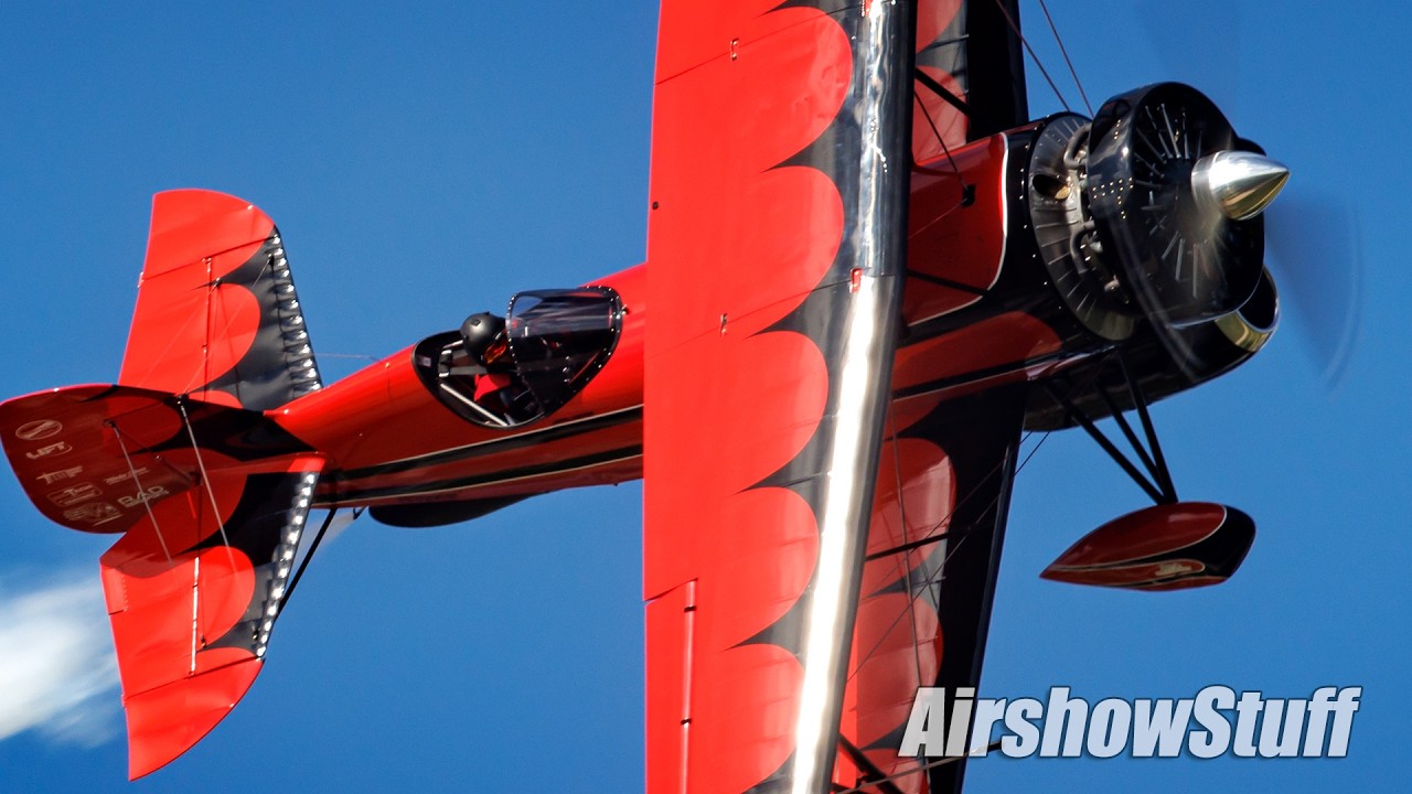 How This Old-School Biplane Stunned the Crowd at Oshkosh
