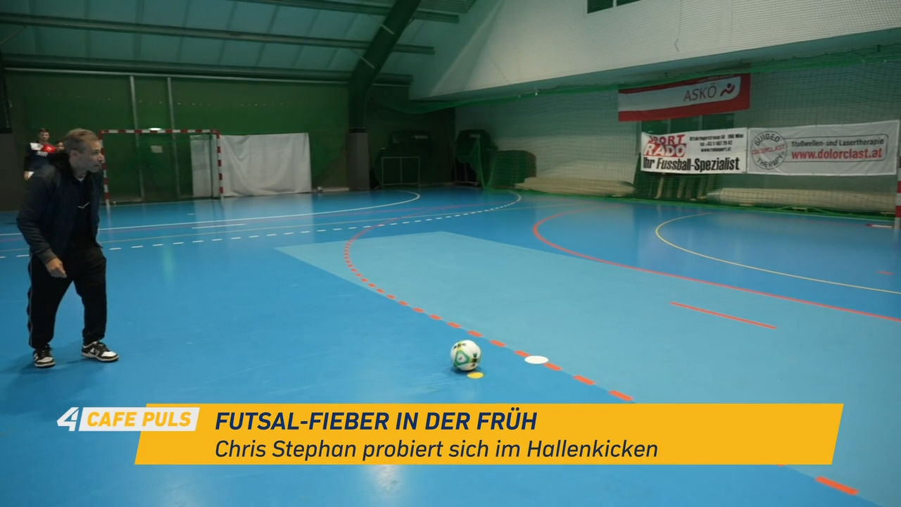 Chris Stephan versucht sich im Futsal