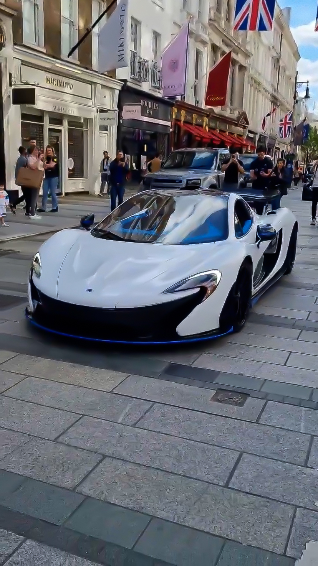 McLaren P1 Draws Attention in London