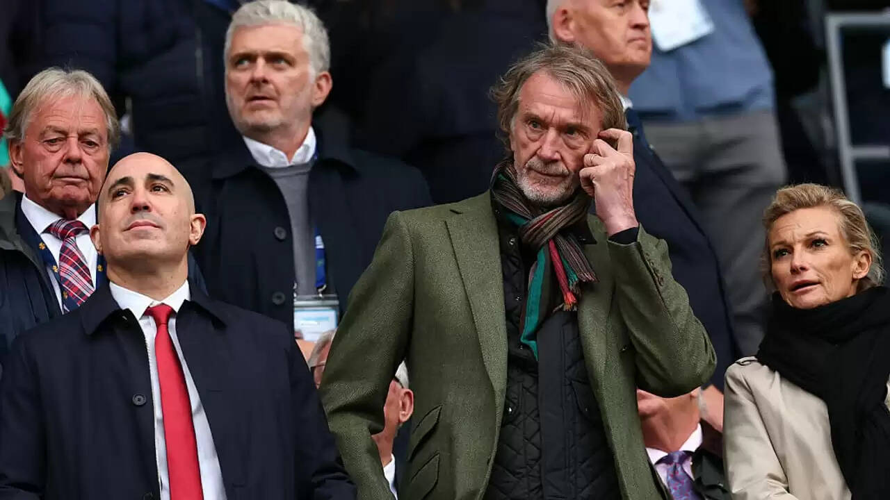 Manchester United's Managerial Instability: A Costly Cycle