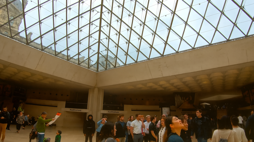 Walking Tour in the Louvre Museum, Paris, France (4K)